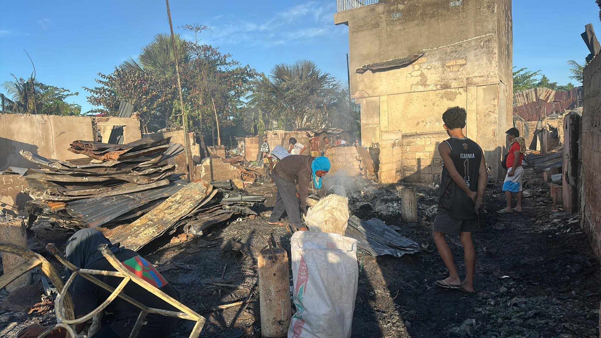 Huge fire in Paknaan, Mandaue City leaves 800 homeless