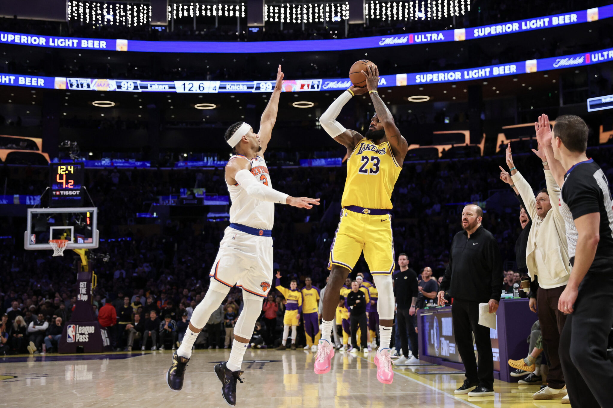 NBA: Lakers show grit with overtime win over Knicks