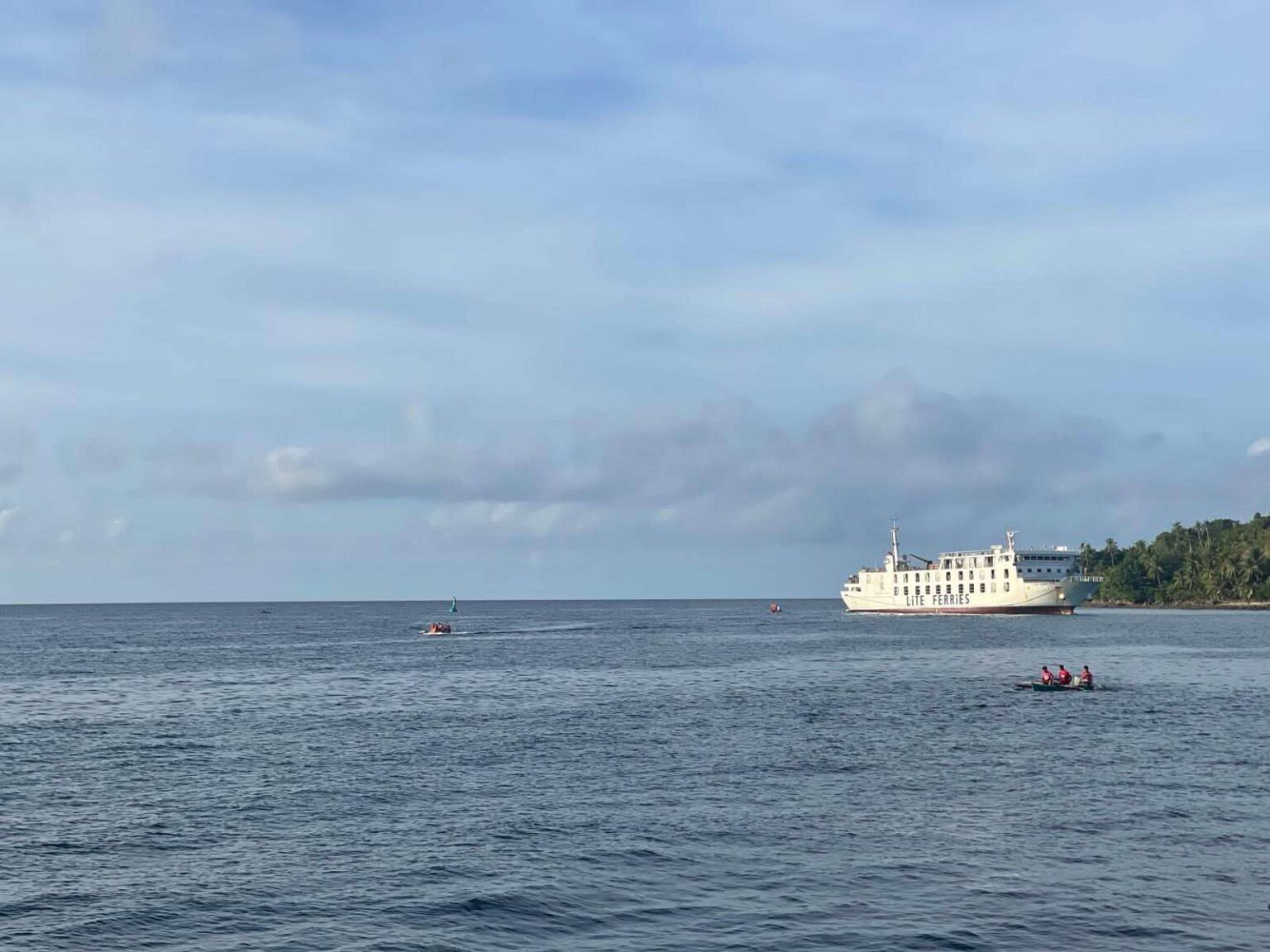 506 passengers rescued after ferry runs aground in Bohol