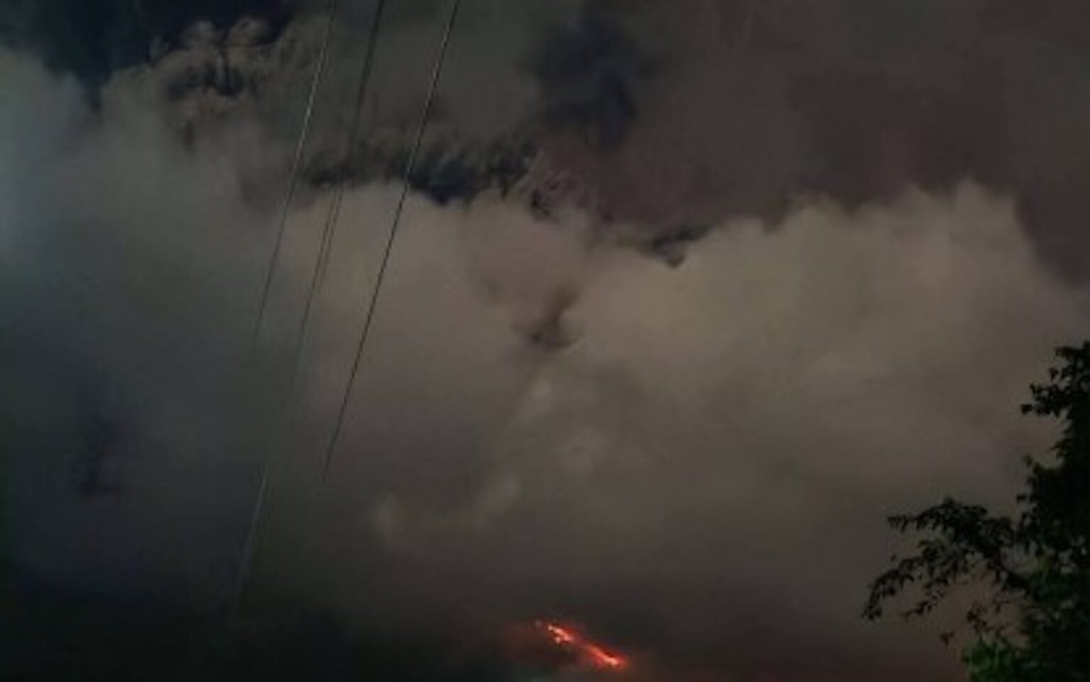 Kanlaon Volcano erupts anew, spews ‘large ballistic fragments’