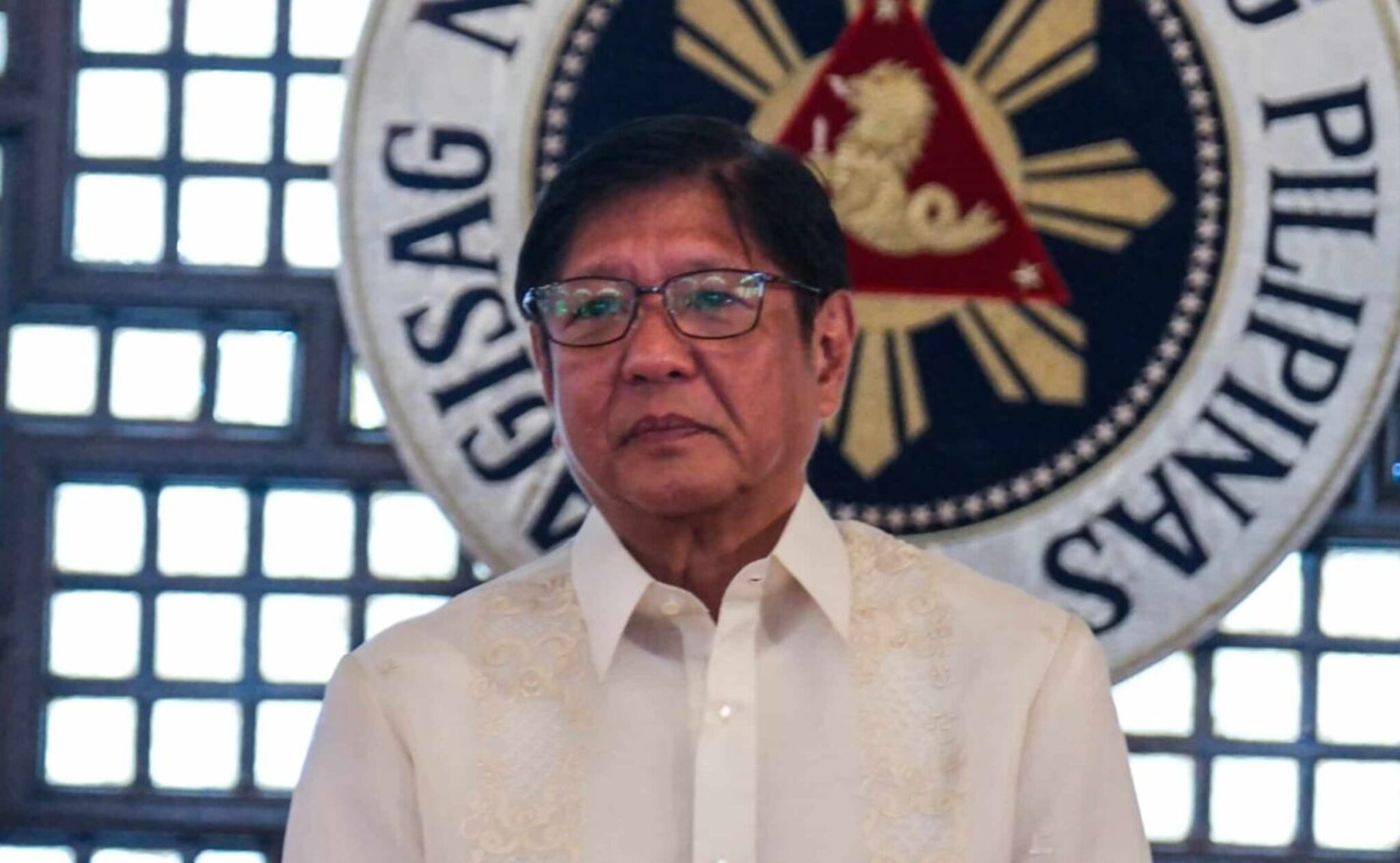 Marcos keeps economic team, replaces 2 Cabinet members