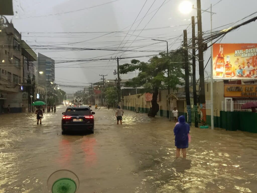 DPWH, city engineers clear Lopez Jaena drainage to ease flooding in ...