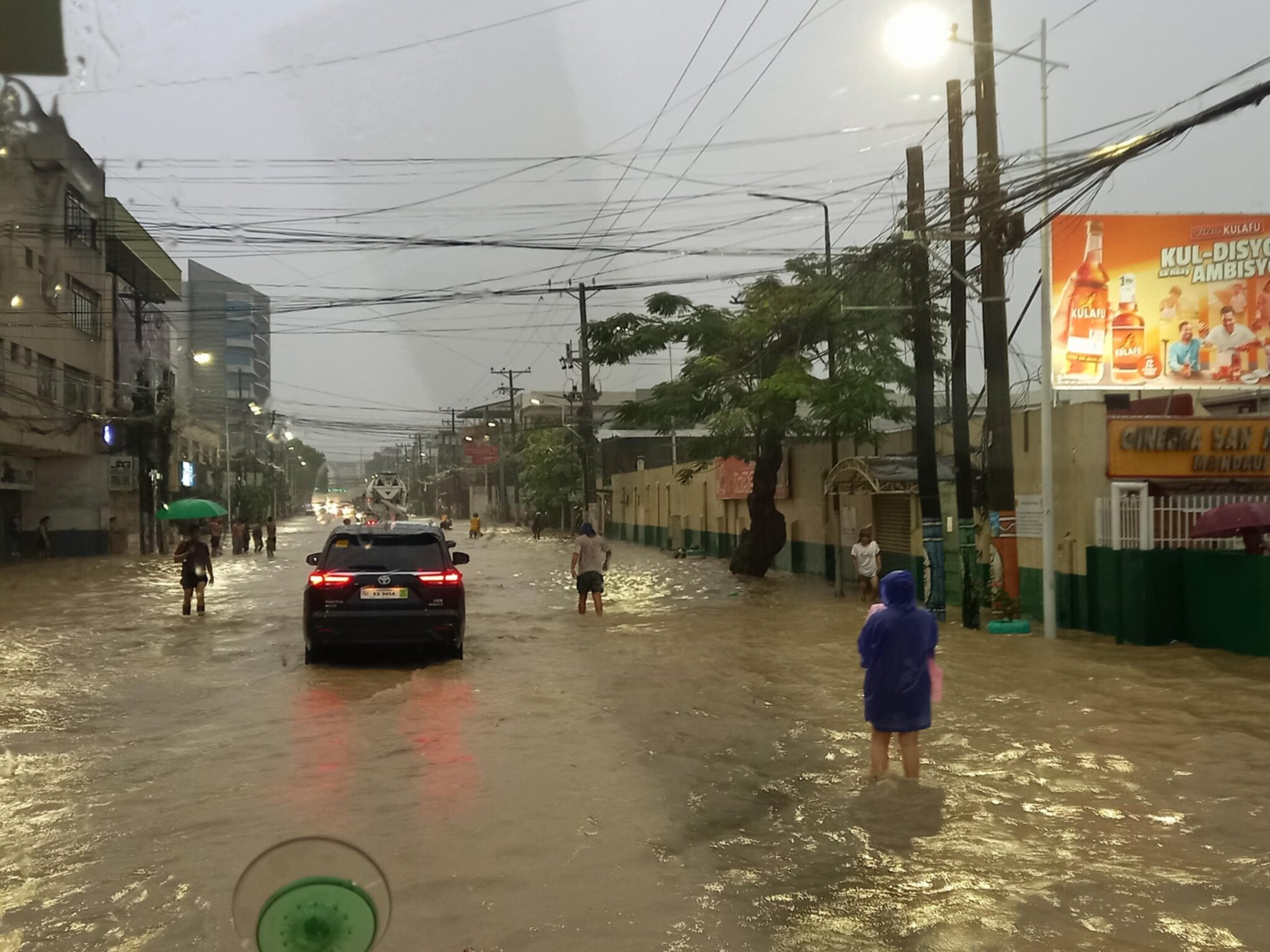 DPWH, city engineers clear Lopez Jaena drainage to ease flooding in ...