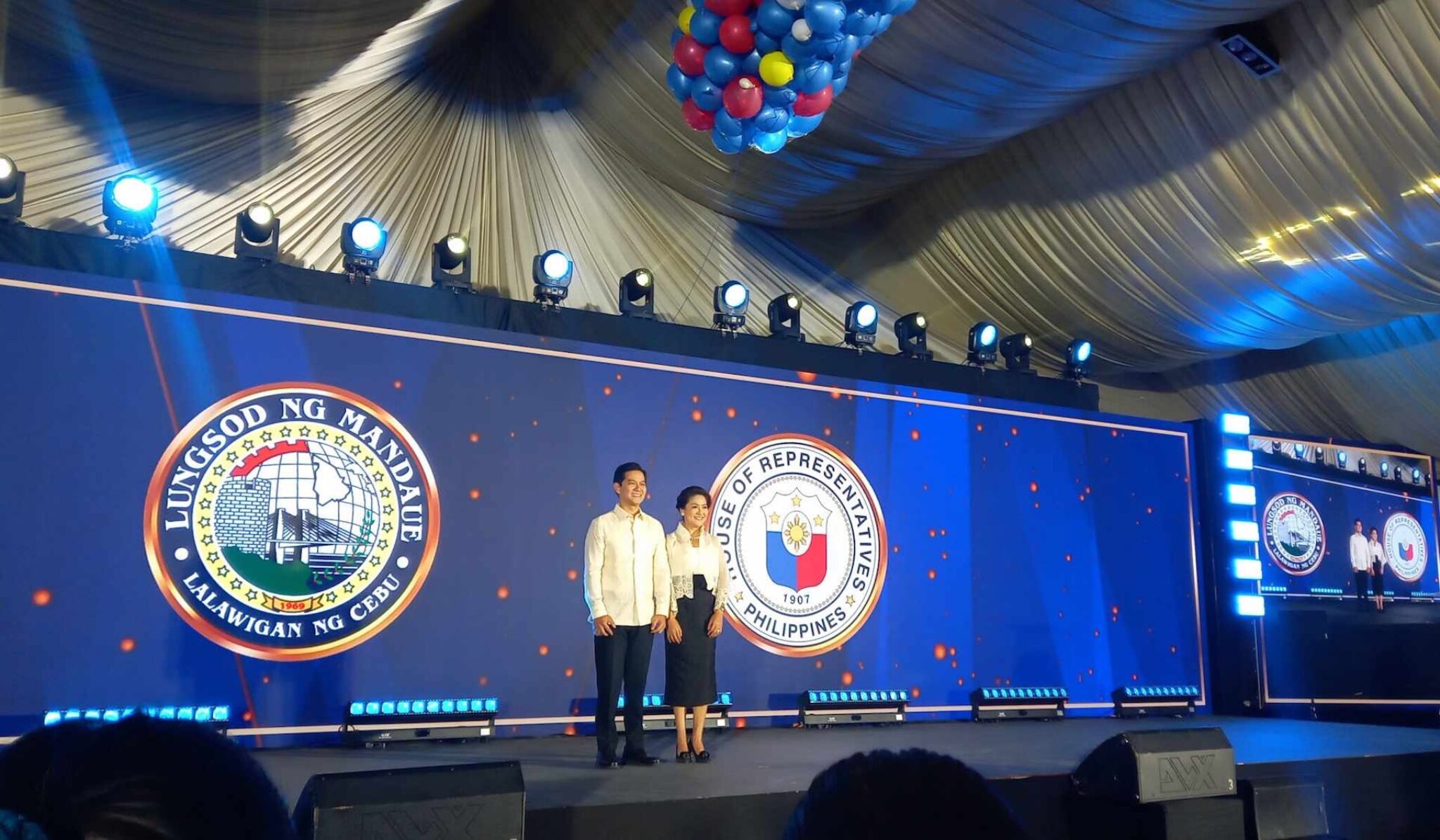 Mandaue Mayor-elect Jonkie Ouano takes his oath of office