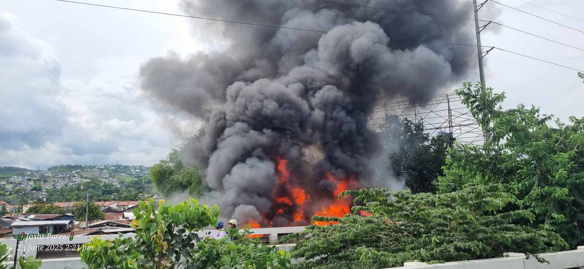 2-hour fire hits riverside community below Mananga Bridge, Talisay