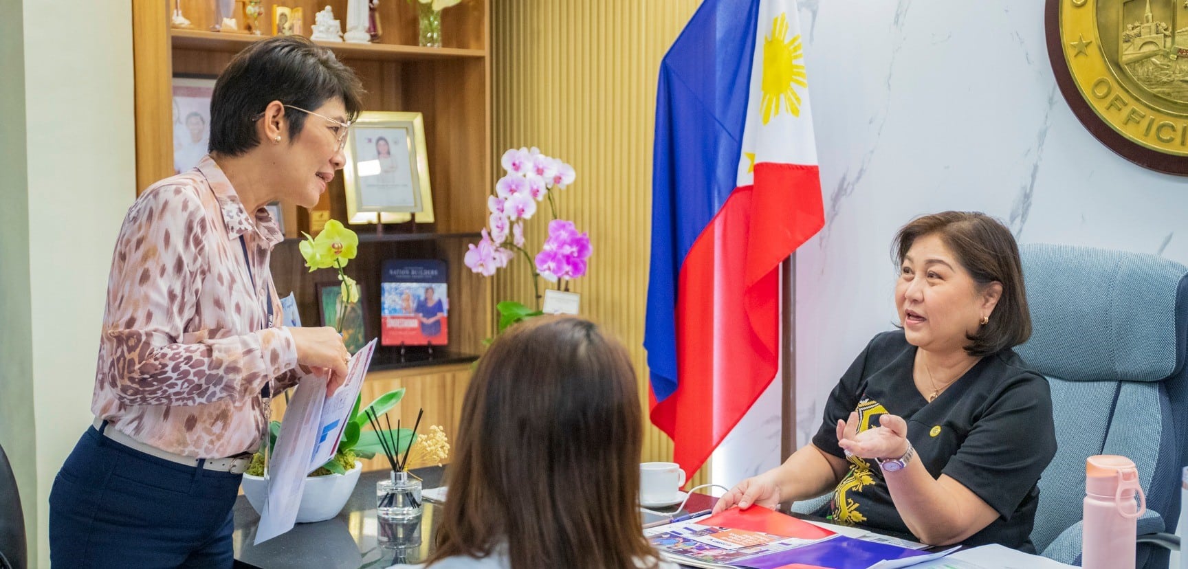 Lapu-Lapu Mayor Chan seeks more slots for social pension from DSWD-7 | Cebu Daily News