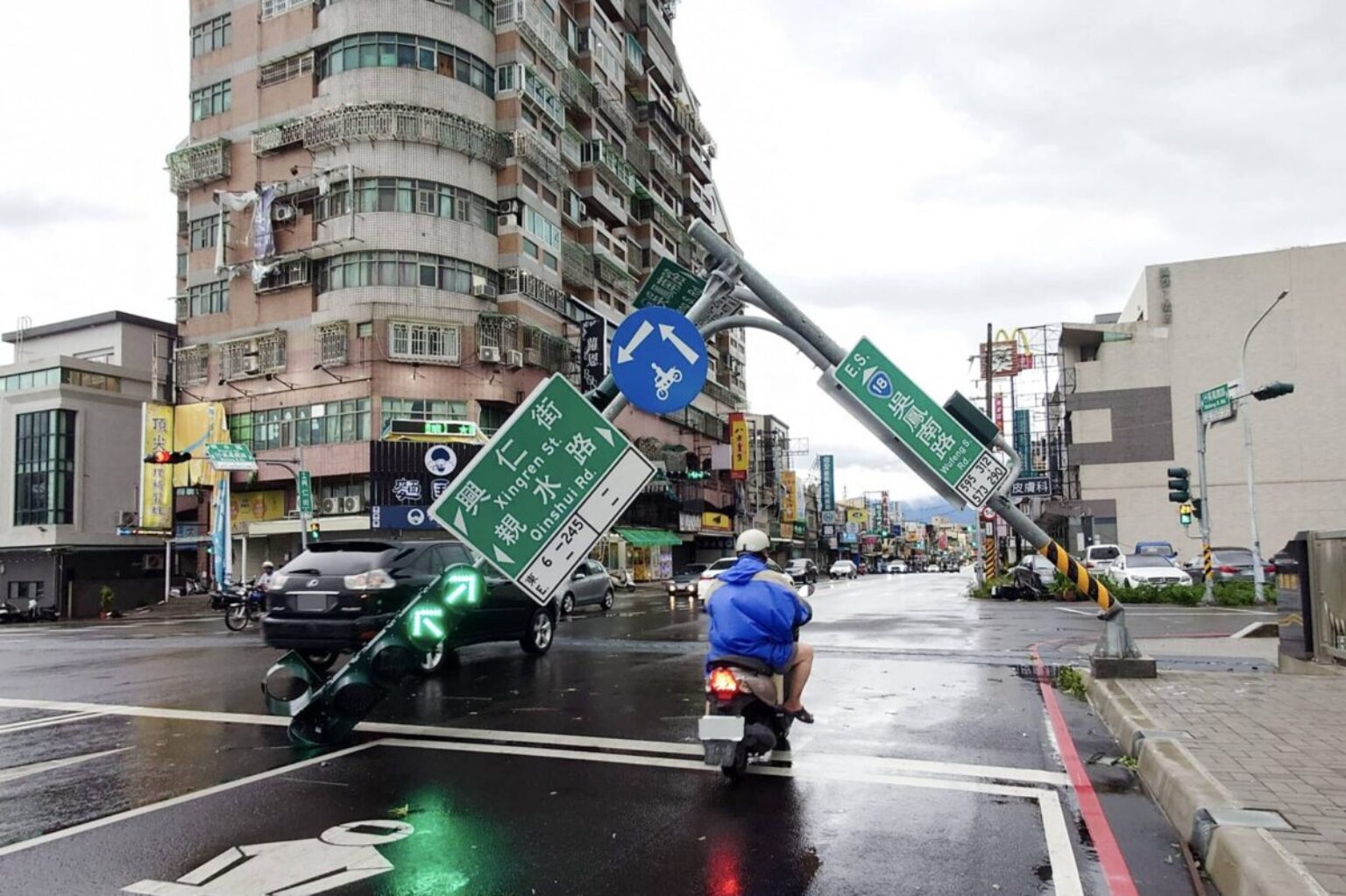 Typhoon Danas kills two, injures hundreds in Taiwan