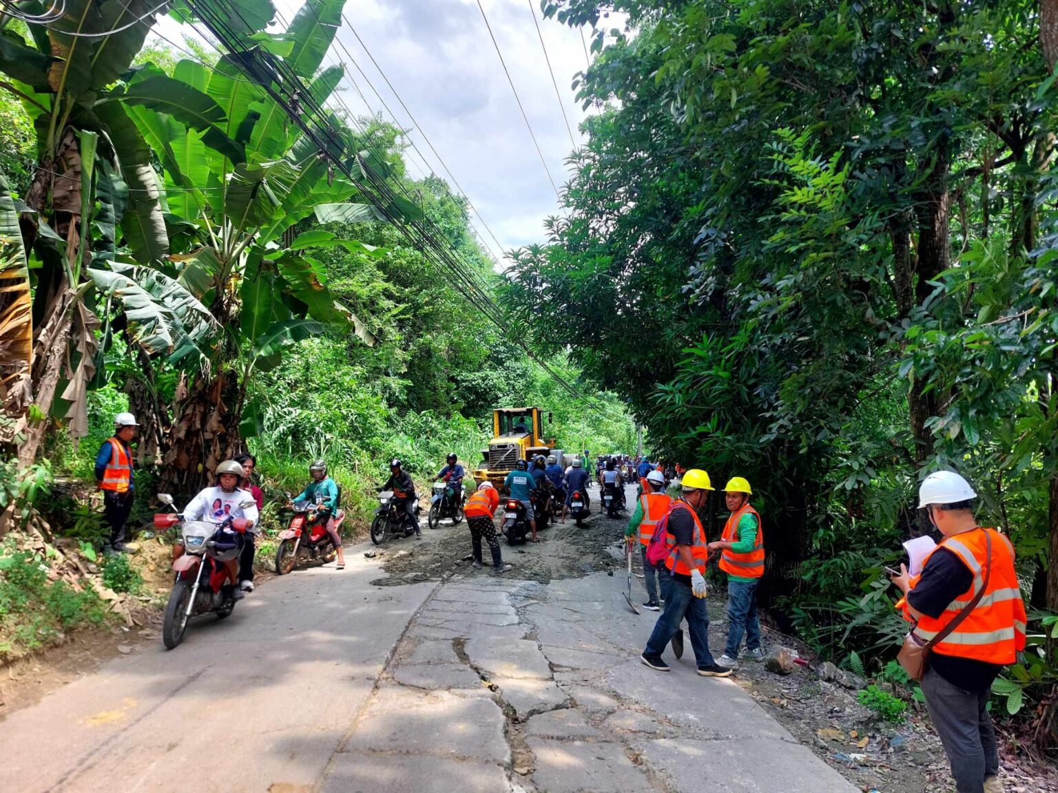 #SiloyIsWatching: Repairs start for dilapidated road in Pit-os, Cebu City