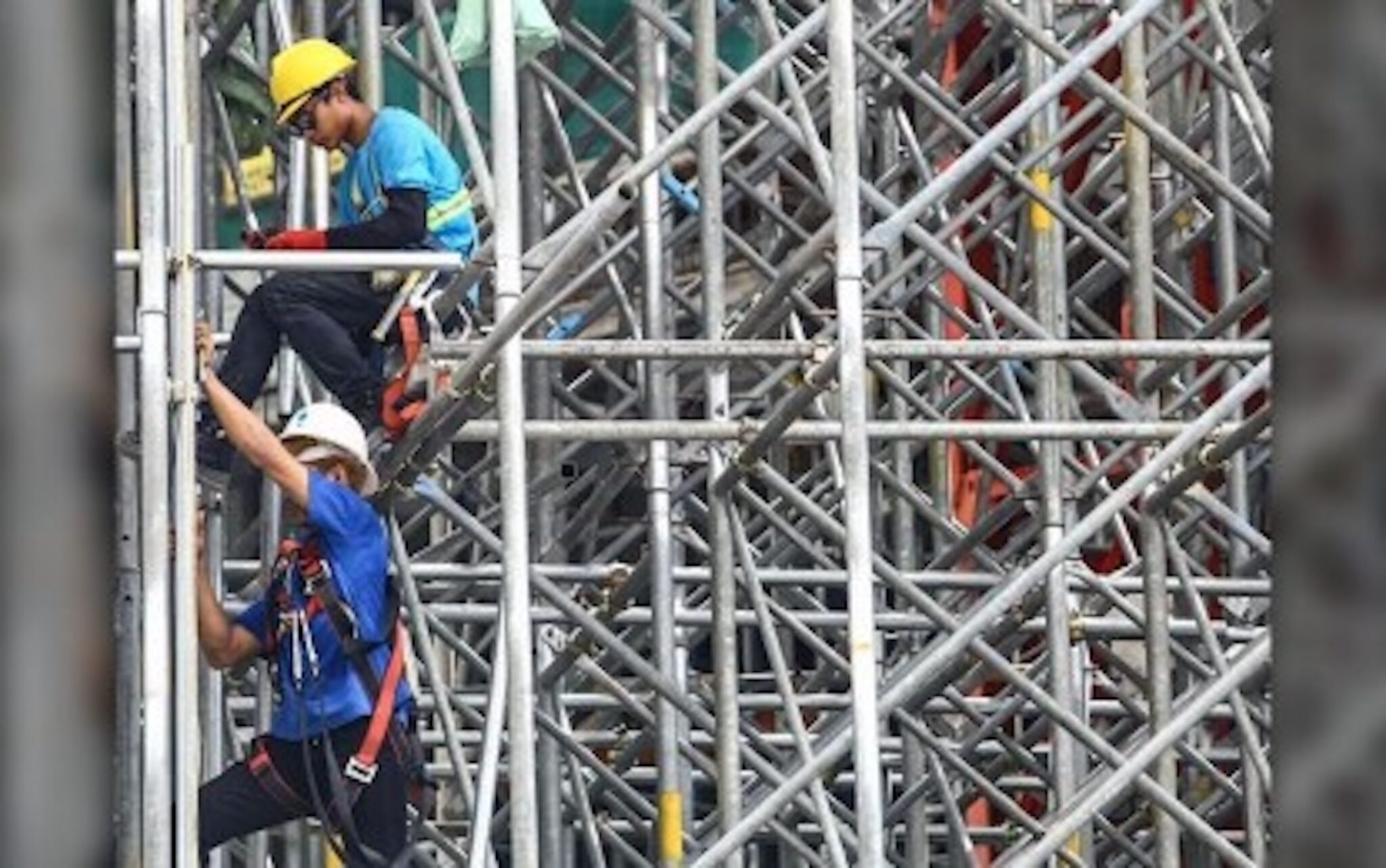 Employers violating wage hike face fines, jail time –Estrada