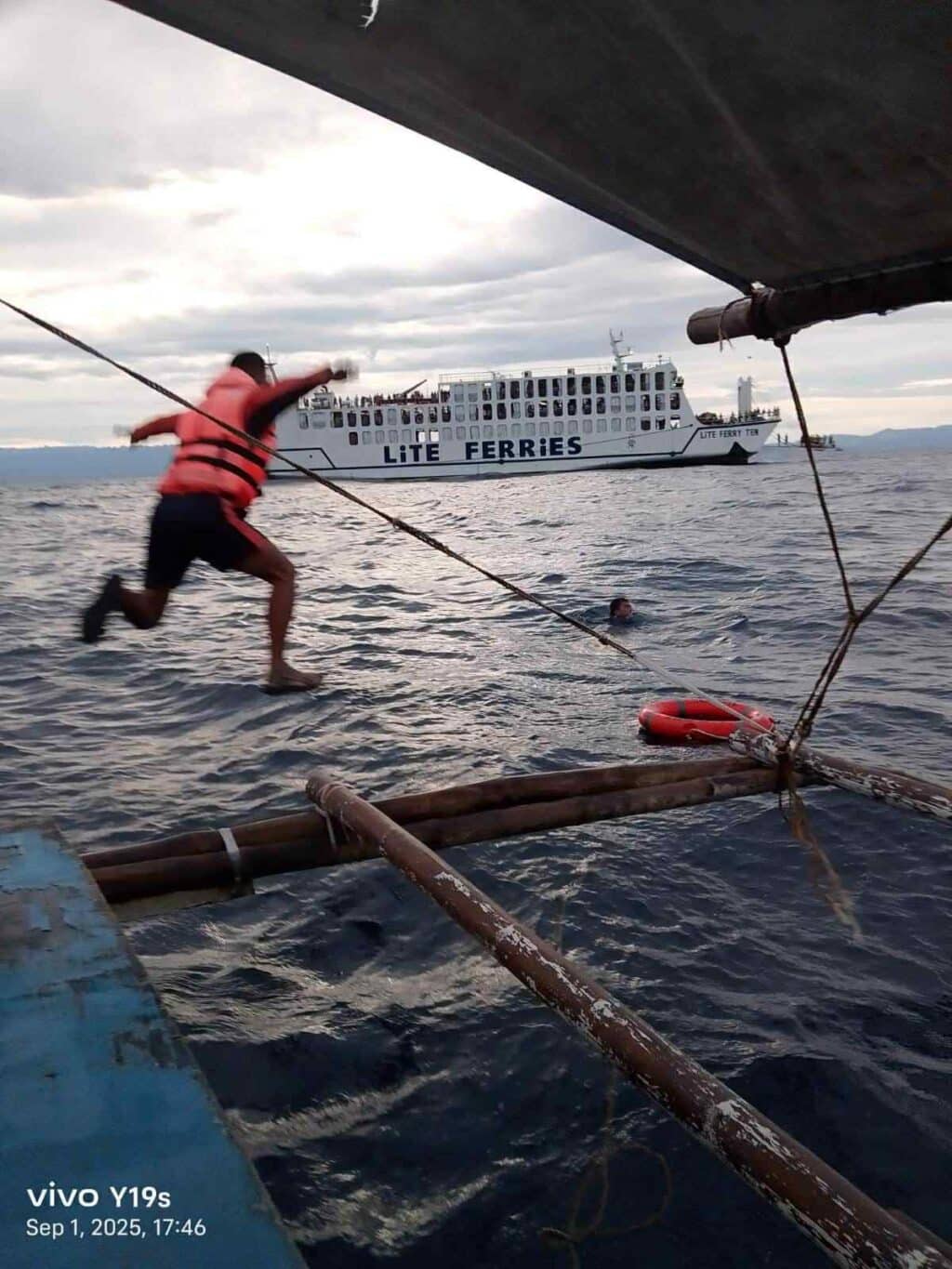 Man rescued after jumping overboard from ferry near Bohol