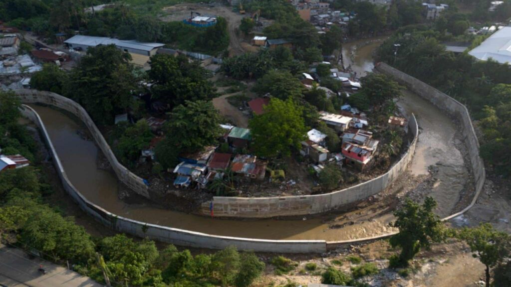 Tiny town of Malabuyoc bags more flood control projects than Mandaue, Lapu-Lapu