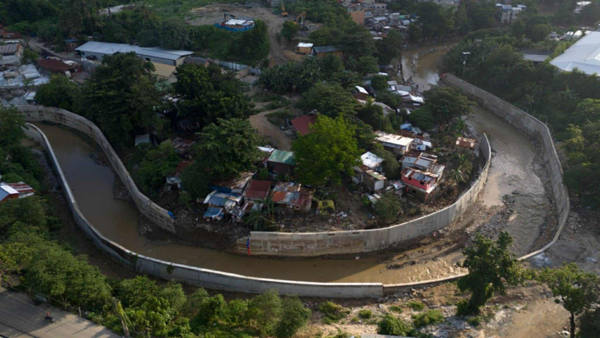 Tiny town of Malabuyoc bags more flood control projects than Mandaue, Lapu-Lapu