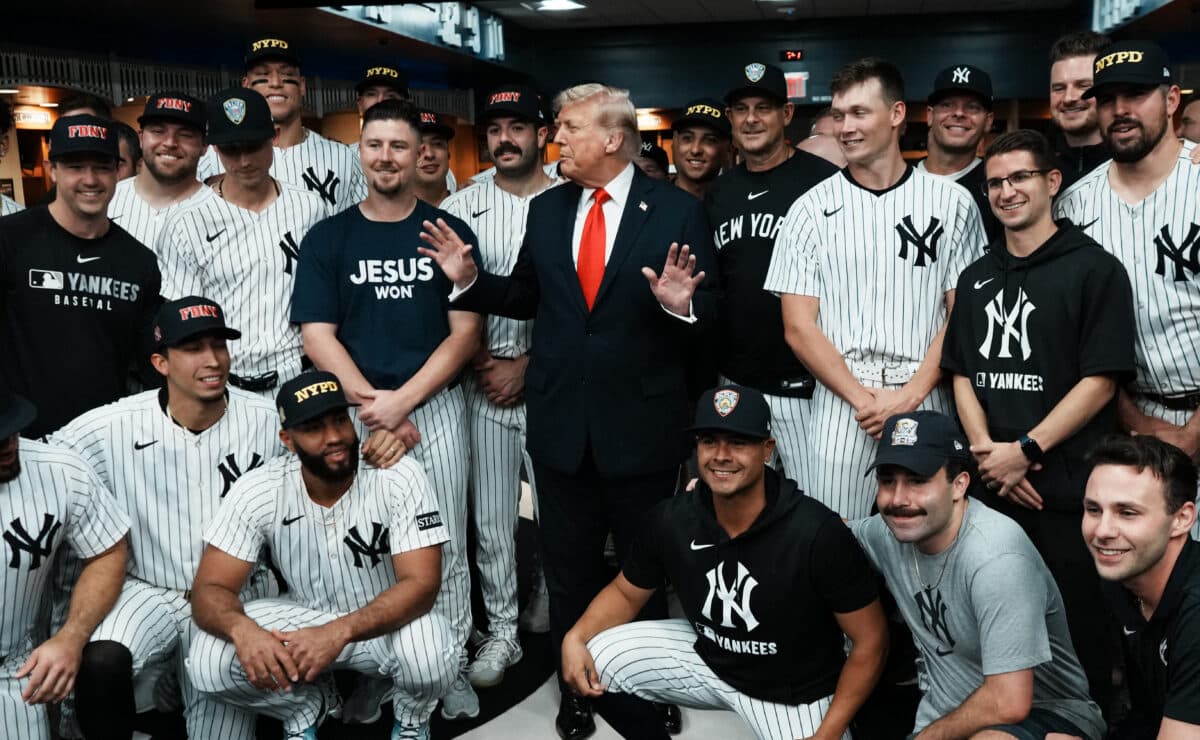 Trump draws cheers marking 9/11 by attending NY Yankees game
