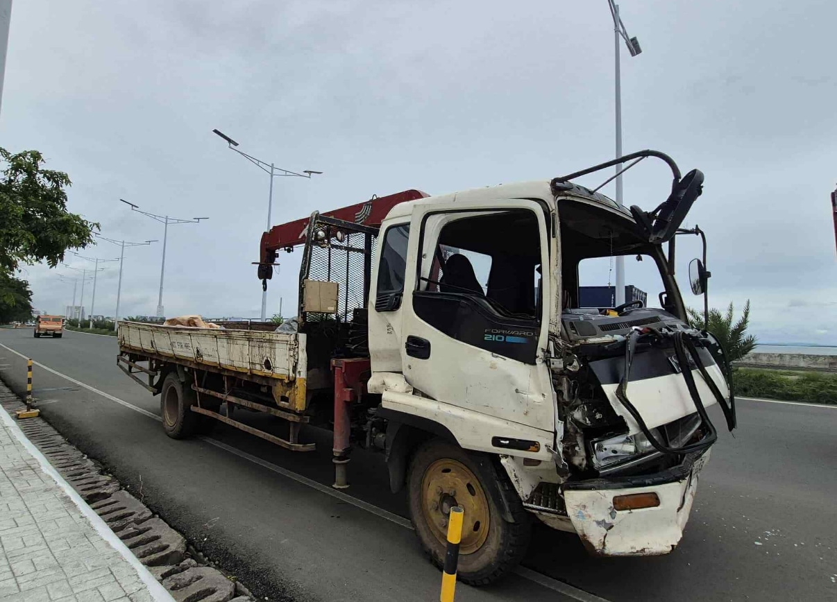 SRP accident: Motor passenger critical after truck brake failure