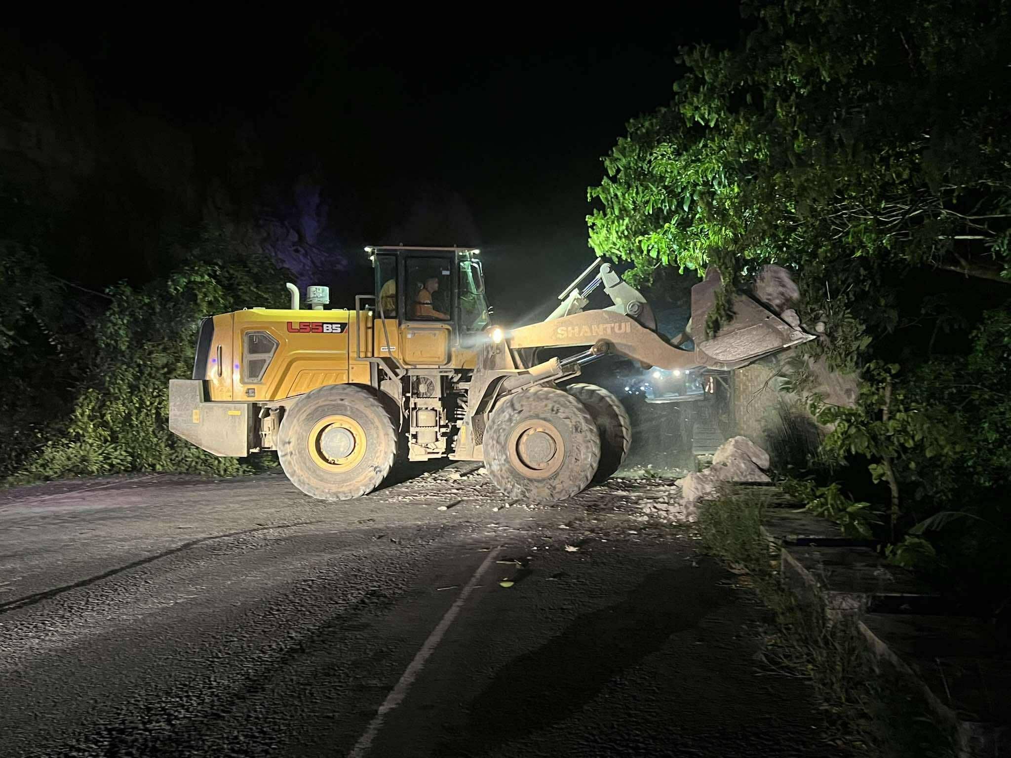 Frasco: DPWH equipment deployed for road clearing