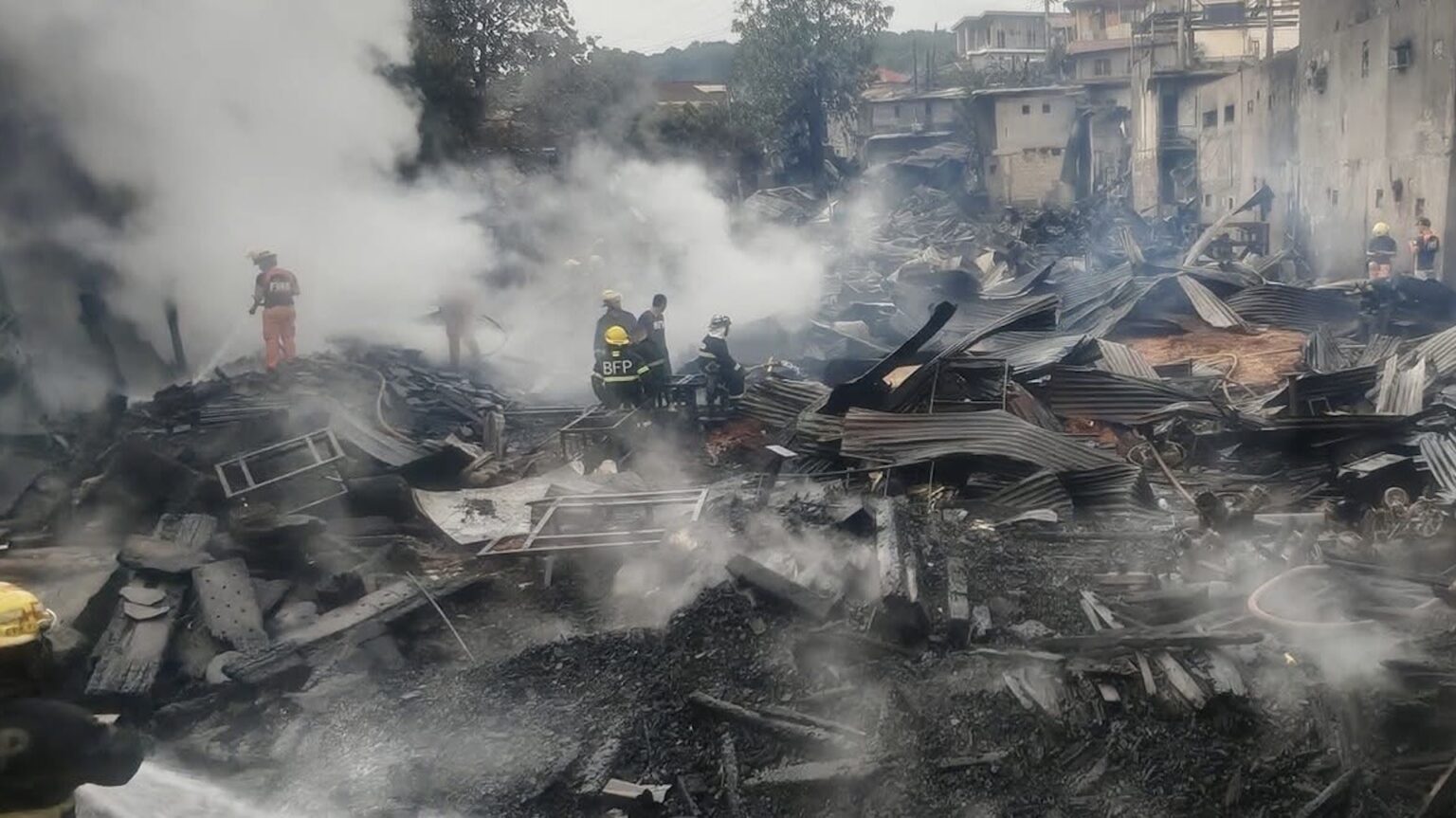 Cebu City fire razes furniture factory, 4 houses in Talamban