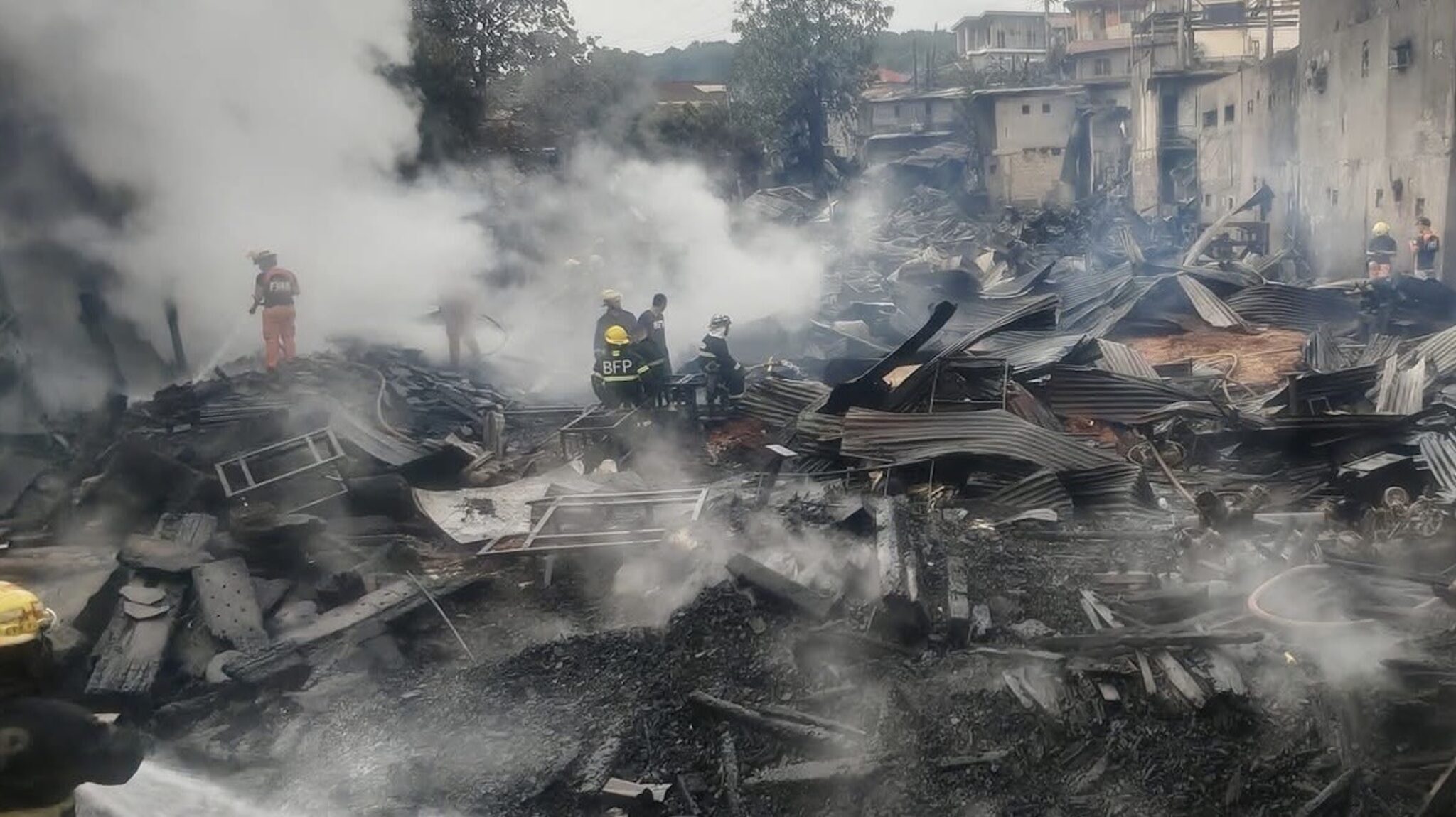 Cebu City fire razes furniture factory, 4 houses in Talamban