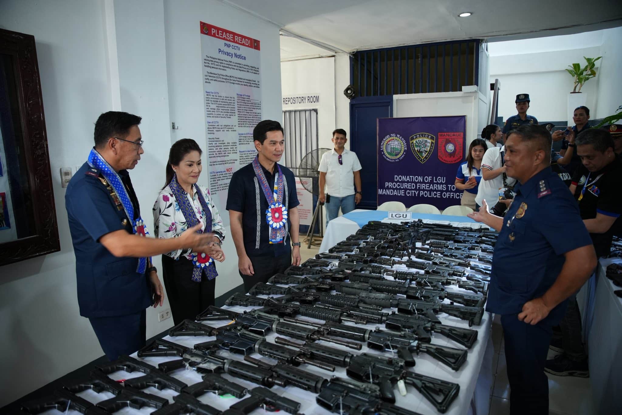 Mandaue City strengthens police force with 133 new firearms | Cebu ...