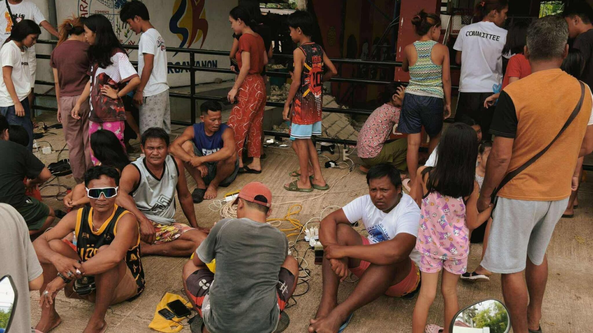 DOLE-7 distributes cash aid to workers affected by earthquake