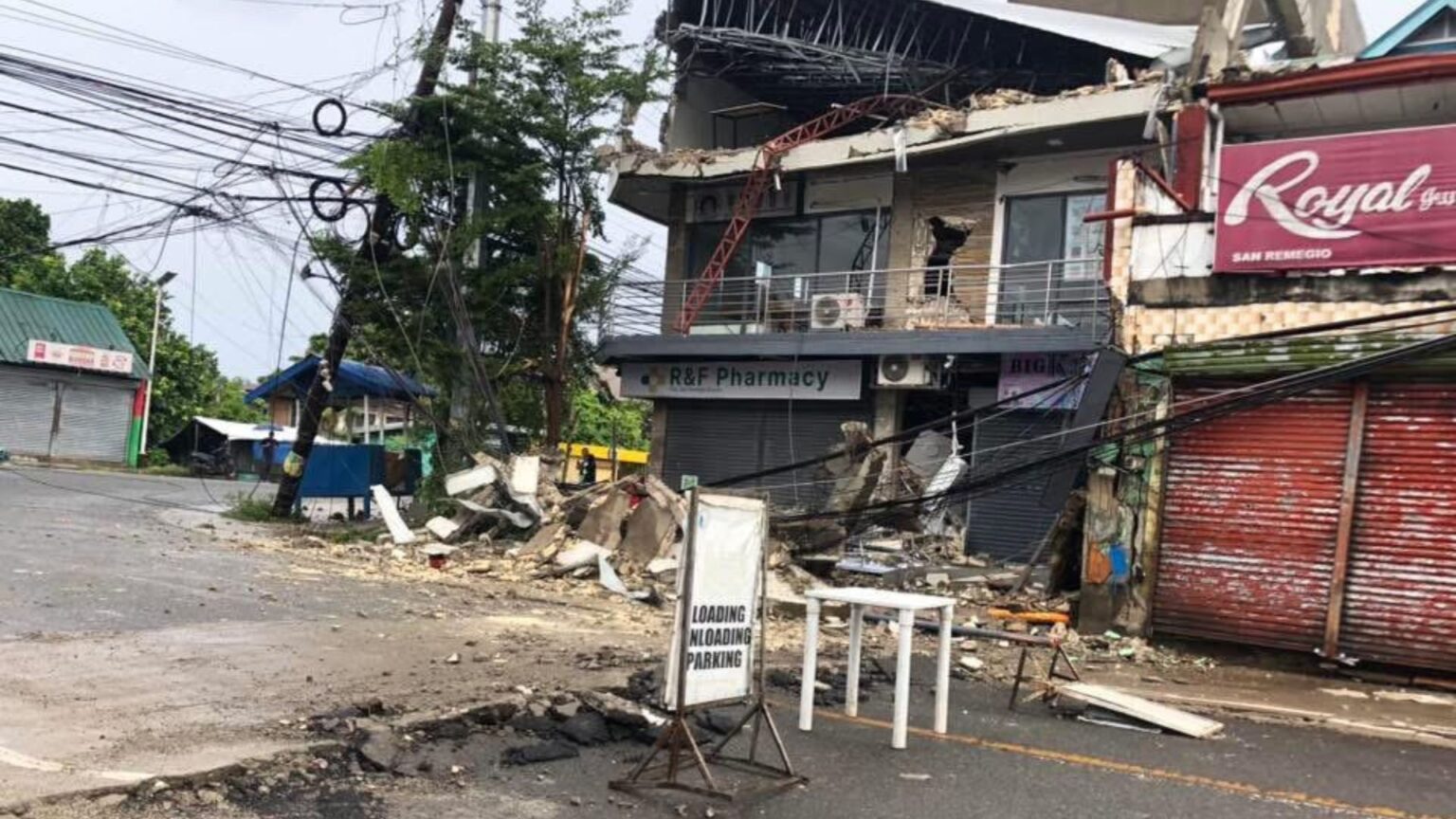 Cebu earthquake-hit towns receive surge of aid from LGUs, Palace