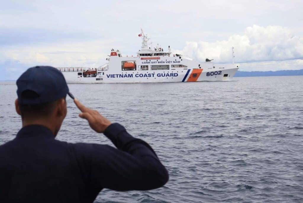 Vietnam Coast Guard, PCG forge stronger maritime ties