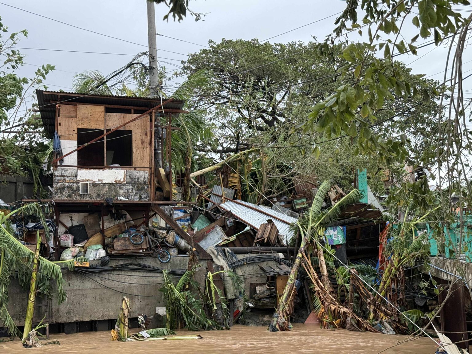 IN PHOTOS: Aftermath of Typhoon Tino in Cebu | Cebu Daily News