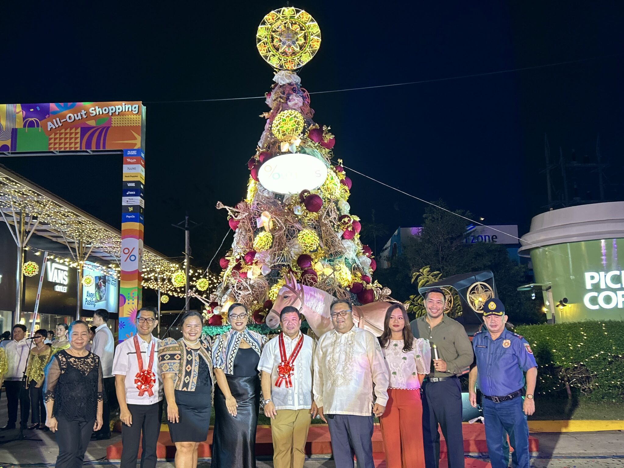 Paskong Pinoy shines brighter at The Outlets at MEZ2 Estate
