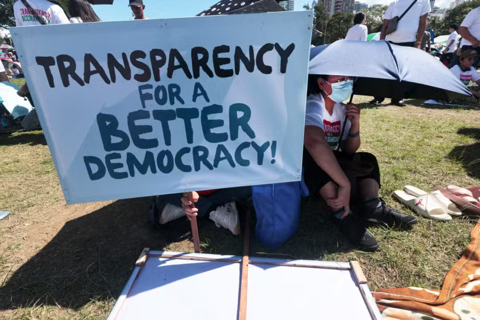 Marcoleta hits flood control investigation in INC rally