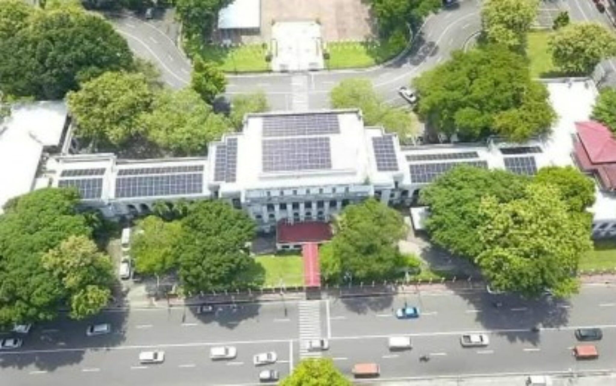 Negros Occidental Capitol, 2 other buildings now use solar power