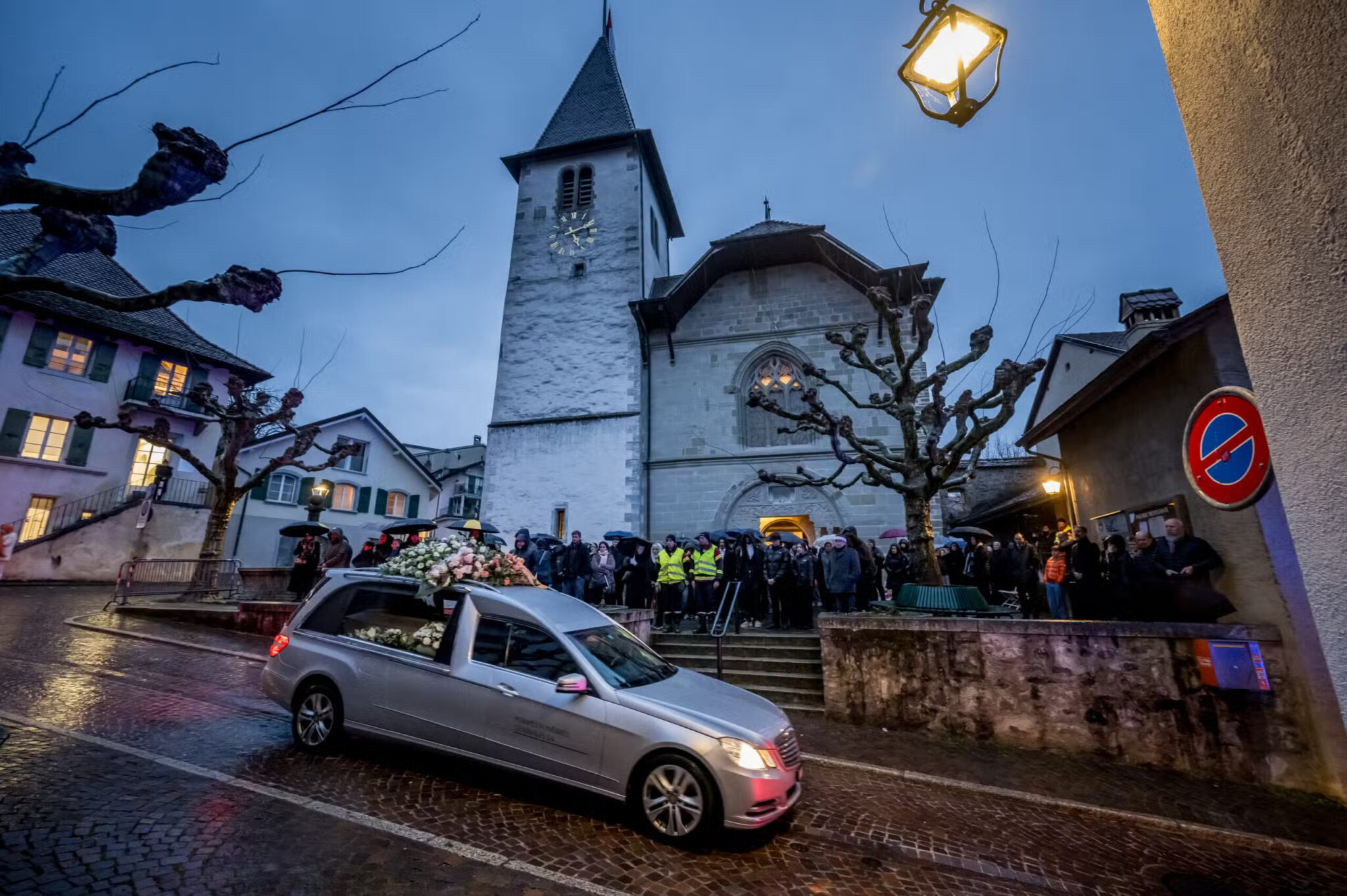 Swiss bar fire: After tragedy, small town mourns 'lost generation'