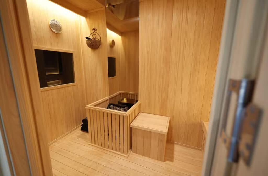 Yoon, Korea's ex-leader had private sauna, bedroom in office