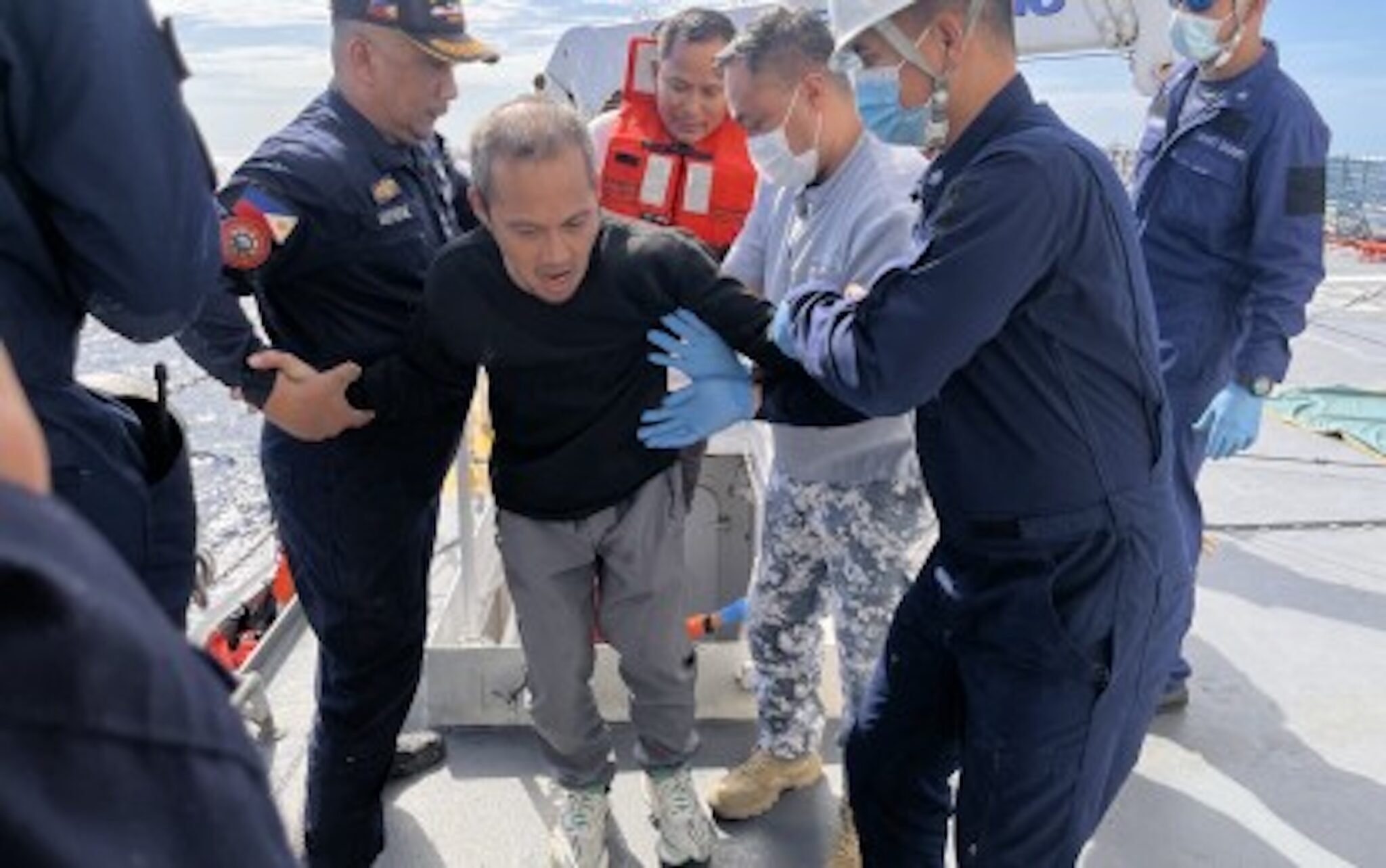 China Coast Guard turns over 15 survivors to PH Coast Guard
